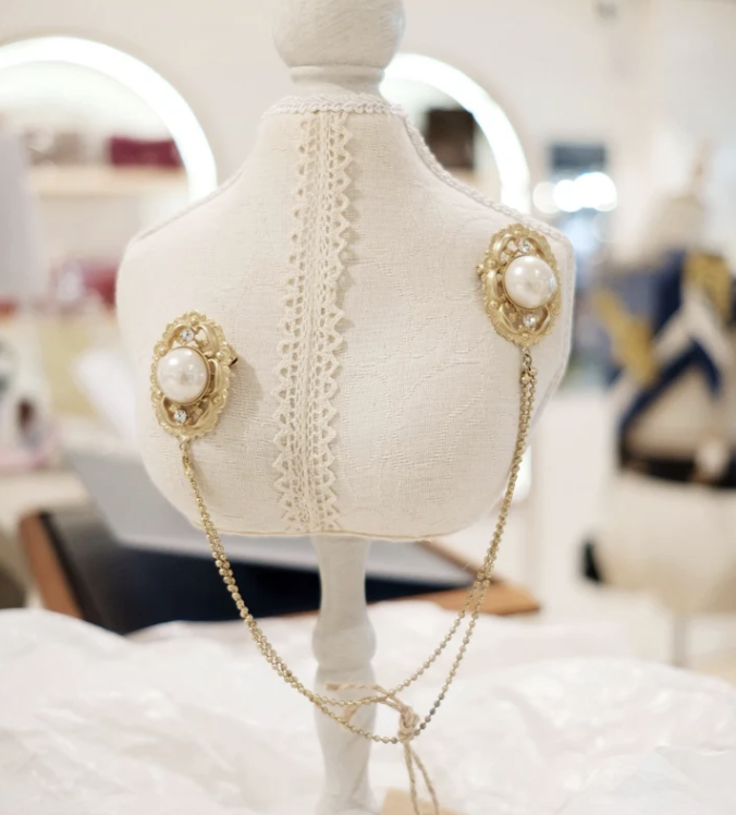 Vintage brooch - Moka Riley